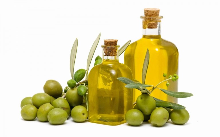 Traitement de cheveux d’huile – méthode humide et sèche de cheveux